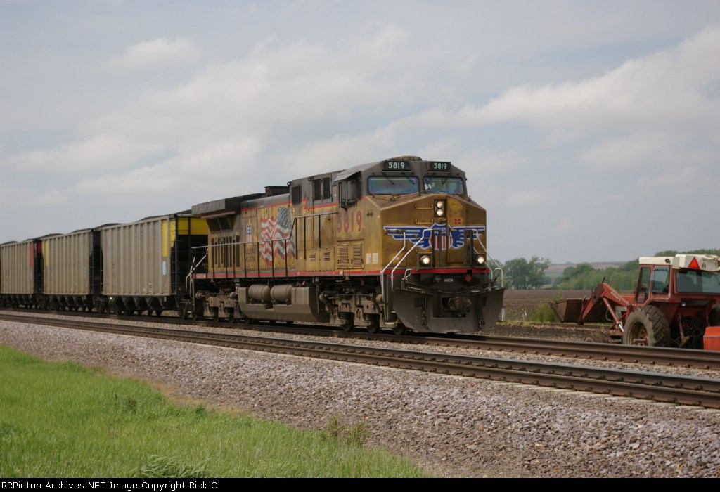A Dirty UP 5819 Leads EB Coal Loads